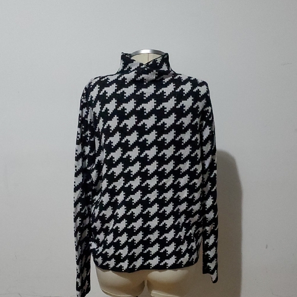 Sweaters | Free With Purchase Black And White Houndstooth Turtleneck ...